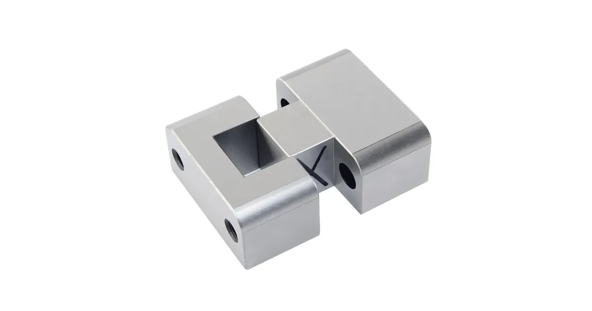Square interlocks TN | Plastics and Rubber Produ...