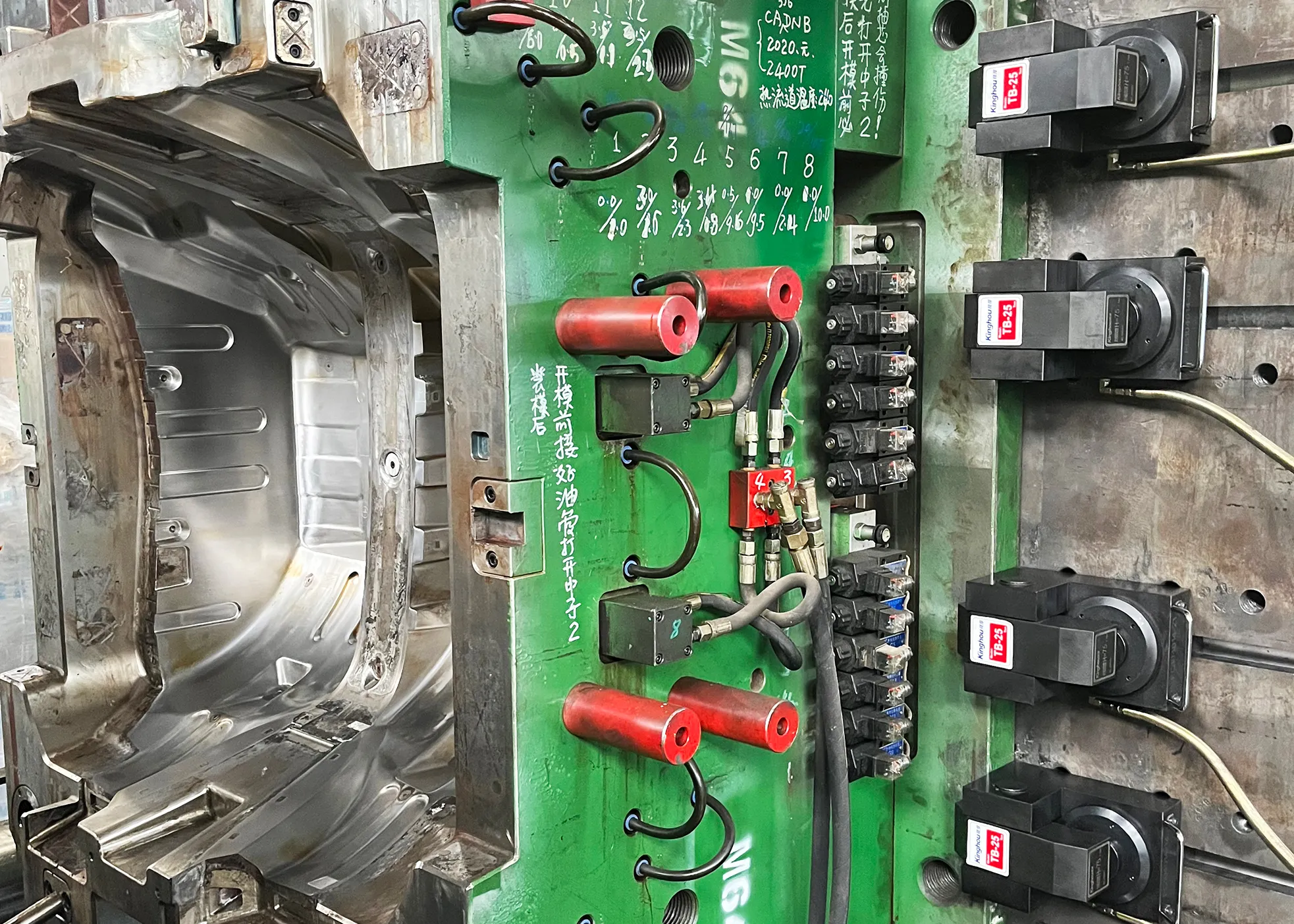 QUICK MOLD CHANGING SYSTEM | Plastics and Rubber Product