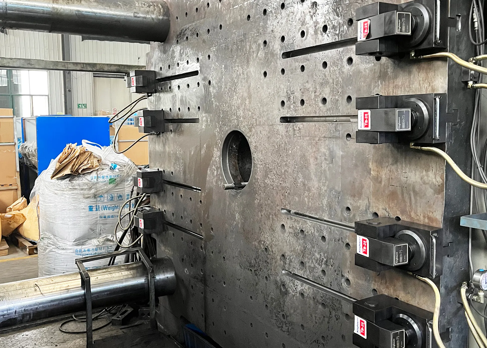 QUICK MOLD CHANGING SYSTEM | Plastics and Rubber Product