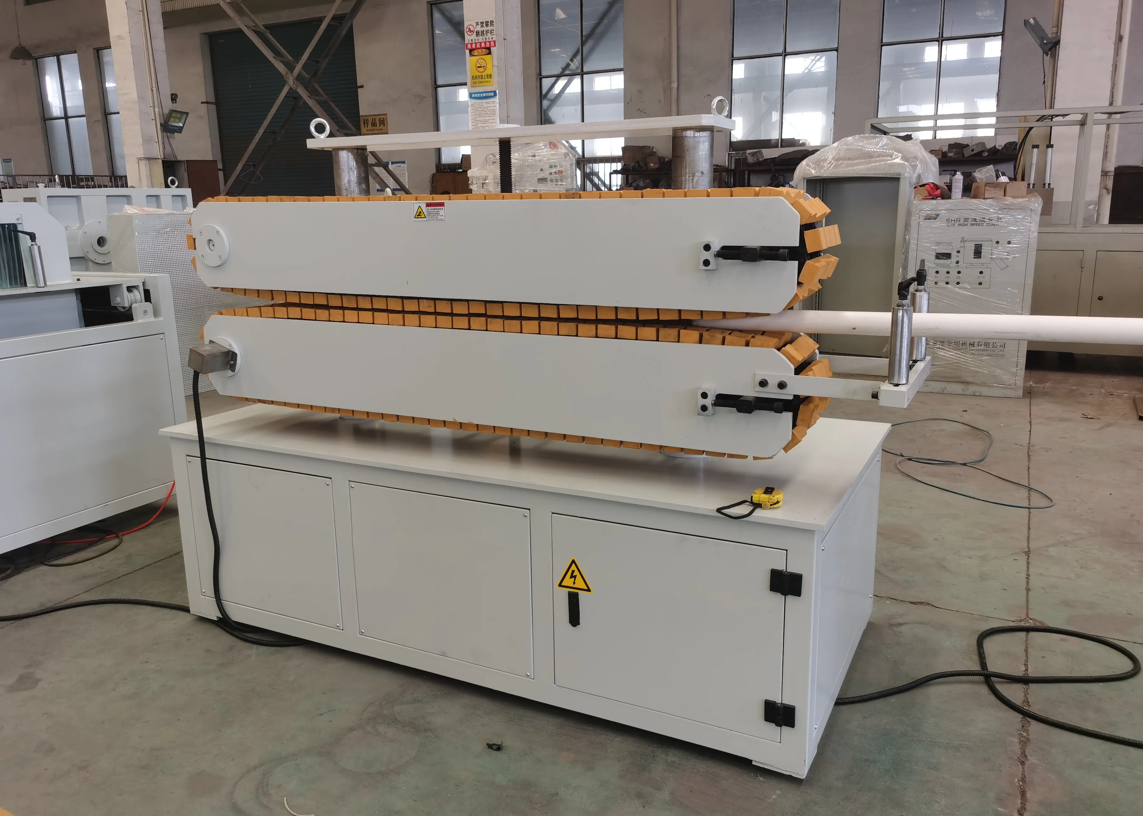 Plastic pipe/profile haul off machine | Plastics and Rubber Product
