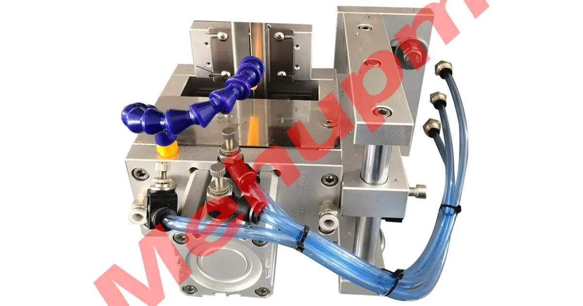 Vertical packing machine corner punch | Plastics and Rubber Product