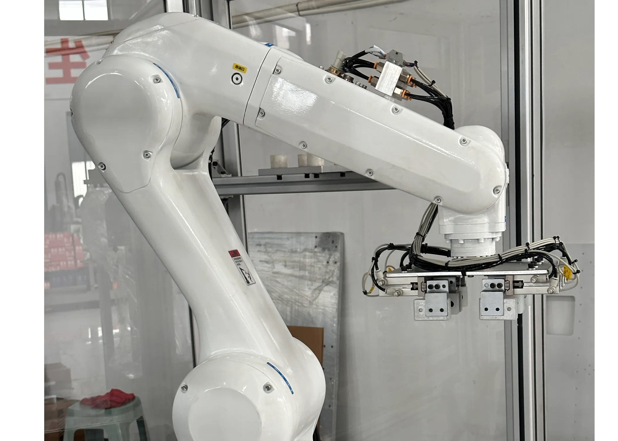 Multi-axis industrial robot integration application | Plastics and ...