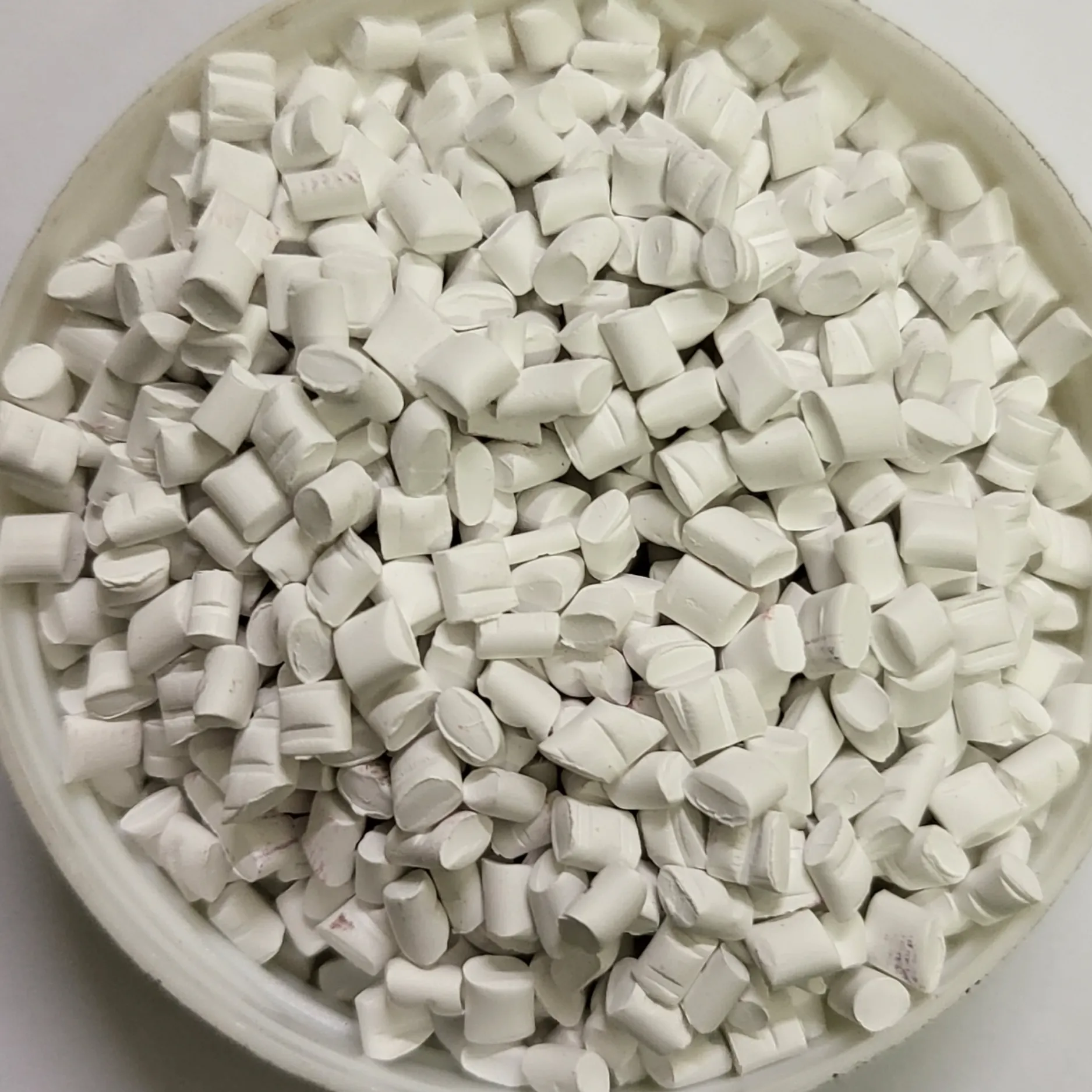 White Masterbatch | One-click to Connect with Plastics and Rubber Products