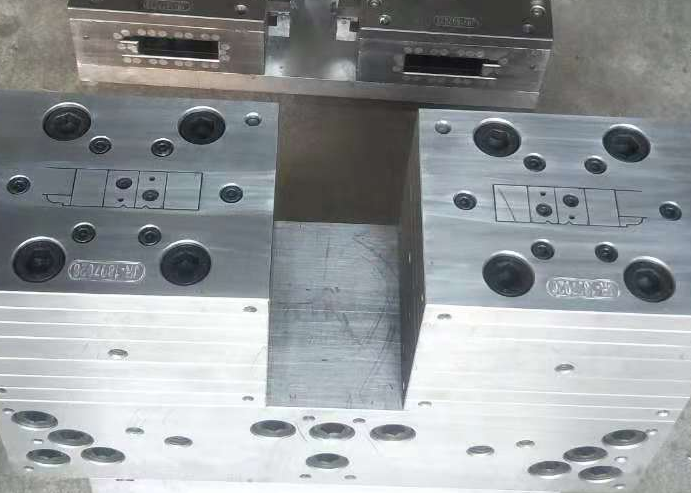 Indian two cavity door profiile mould | One-click to Connect with ...