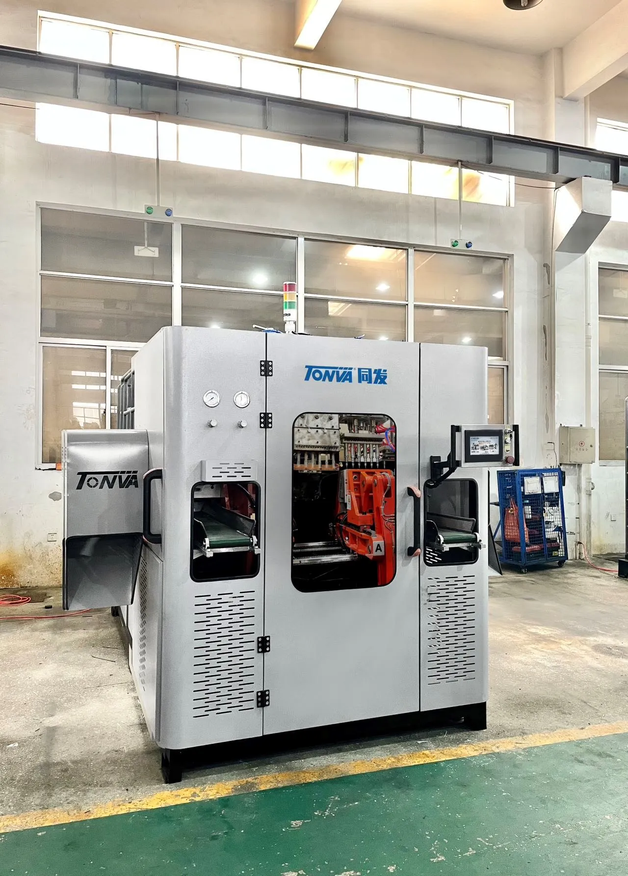 Tonva Multi-Cavity Electric Blow Molding Machine | Plastics and Rubber ...