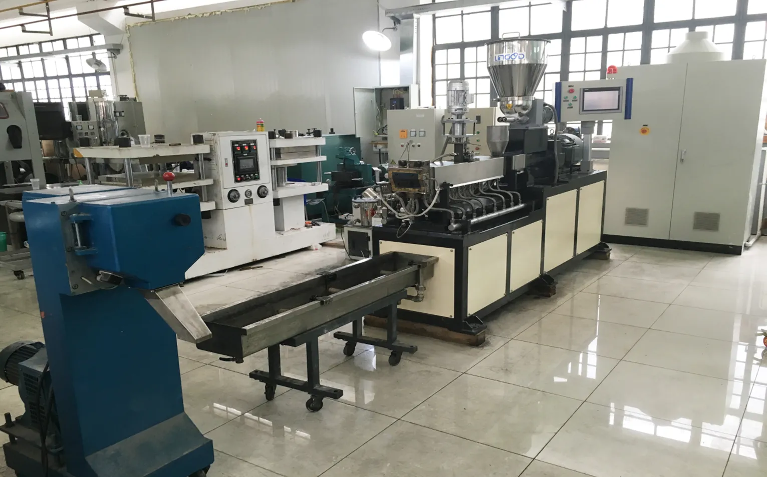 Double rotor continuous mixing extruder | Plastics and Rubber Product